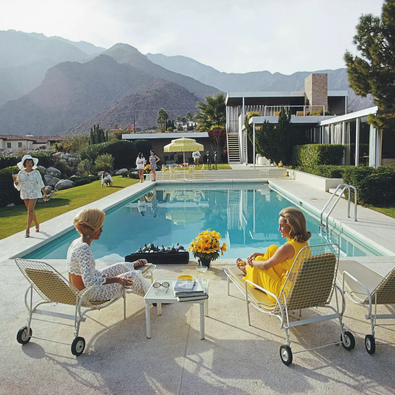 Slim Aarons Poolside Amazimwe