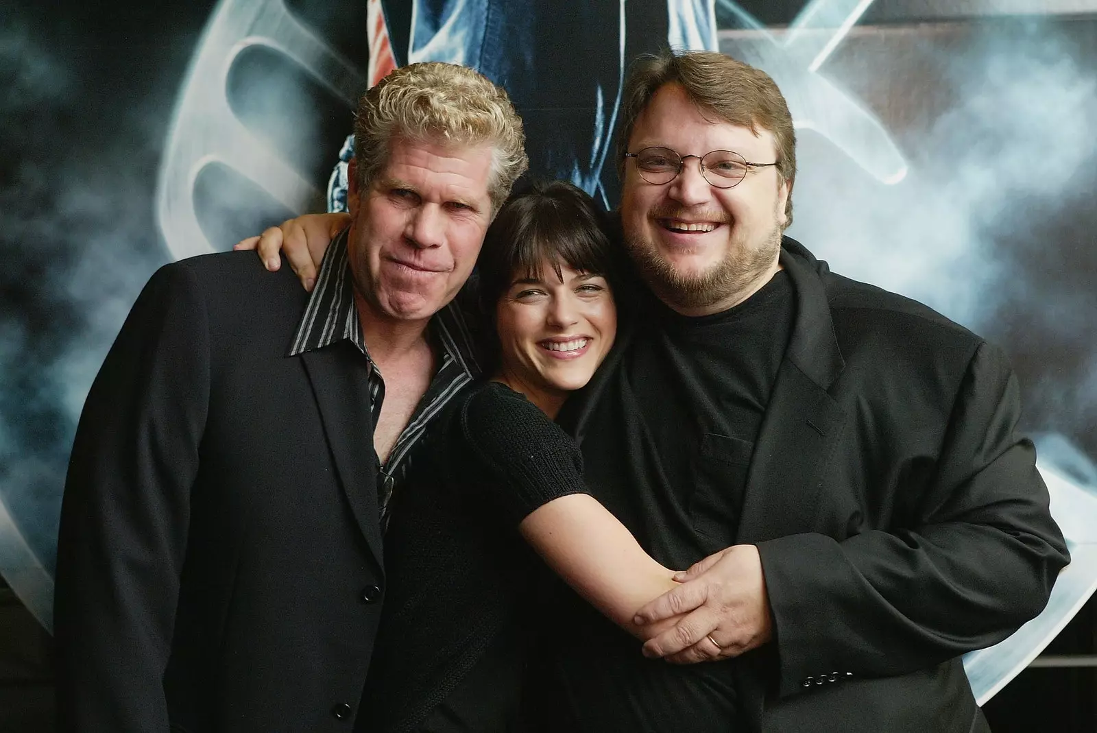 Selma Blair mei Ron Perelman en Guillermo del Toro by in premjêre fan 'Hellboy' yn Dútslân.
