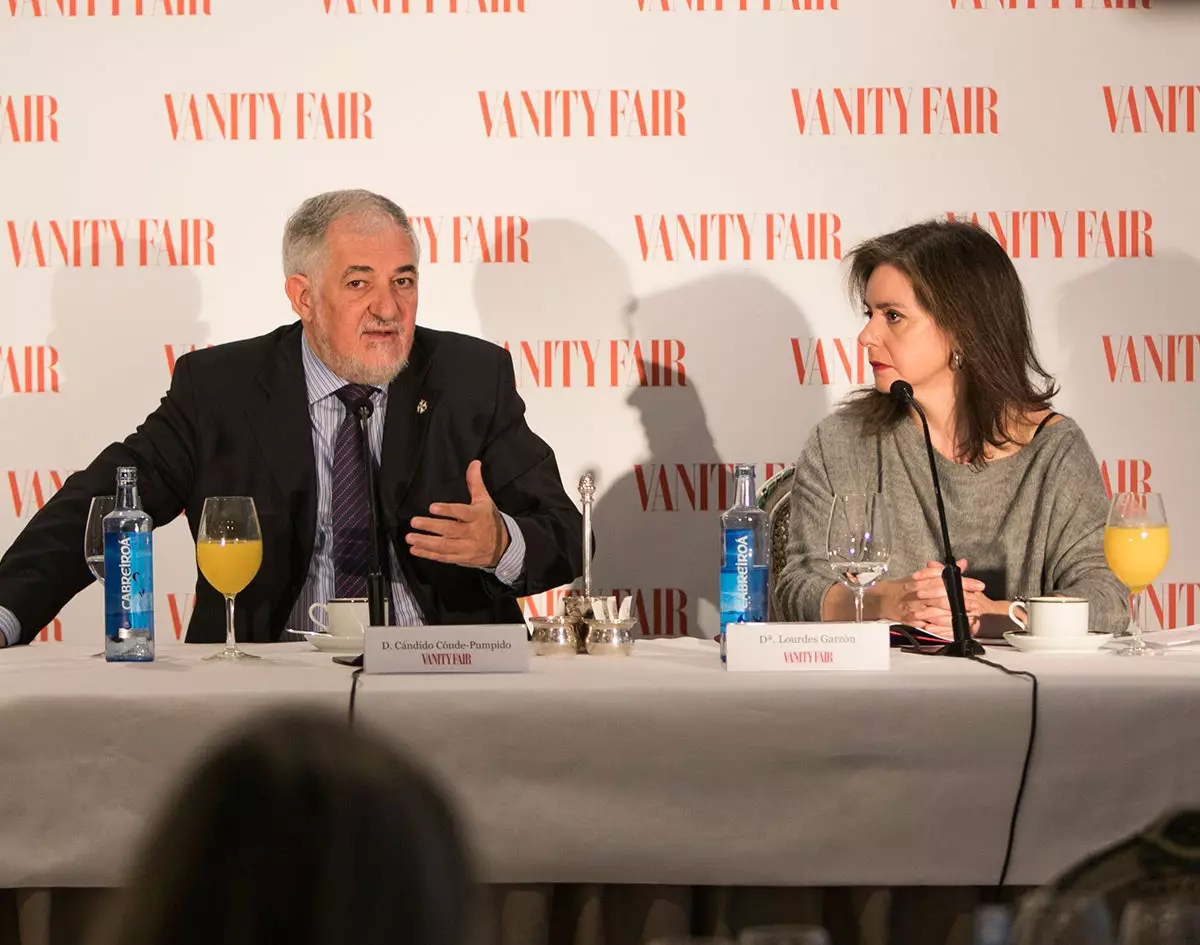 Cândido CondePumpido com Lourdes Garzón.