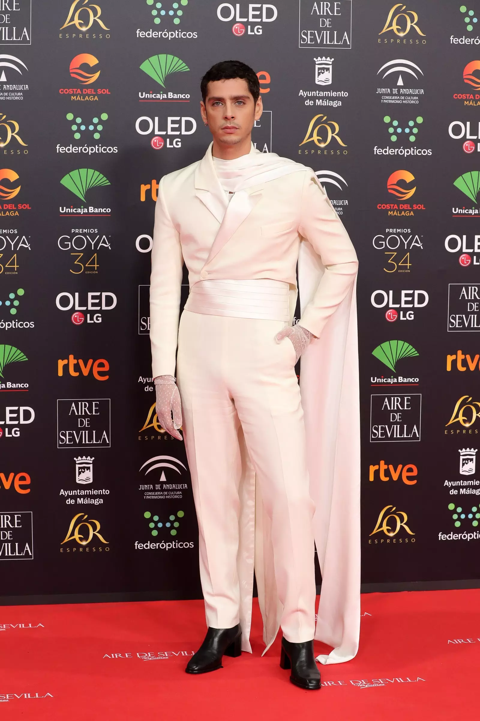 O actor e director Eduardo Casanova na alfombra vermella dos Premios Goya 2020