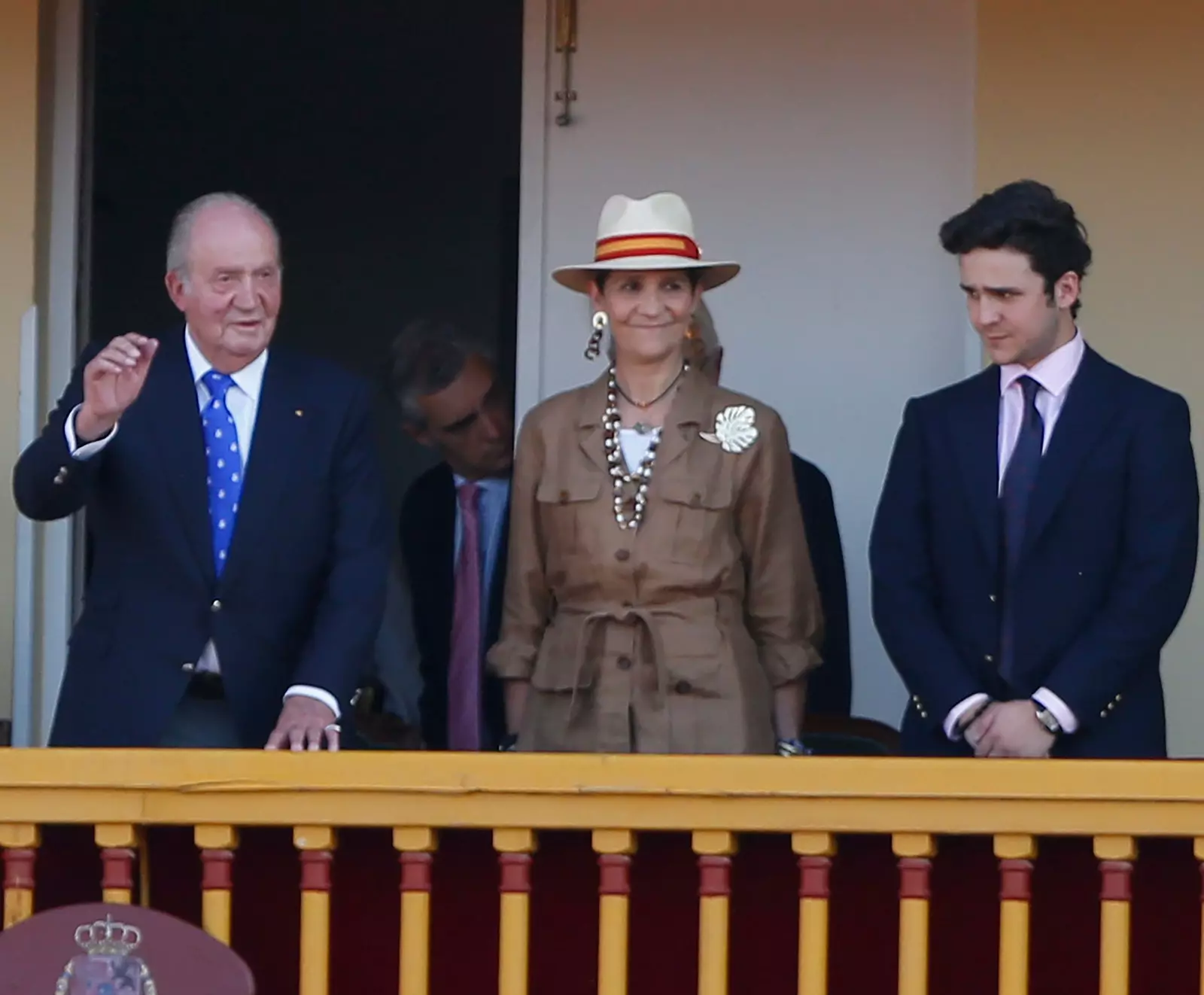 Re Juan Carlos, l'Infanta Elena e Felipe Juan Froiln all'addio alla vita pubblica del Re Emerito.