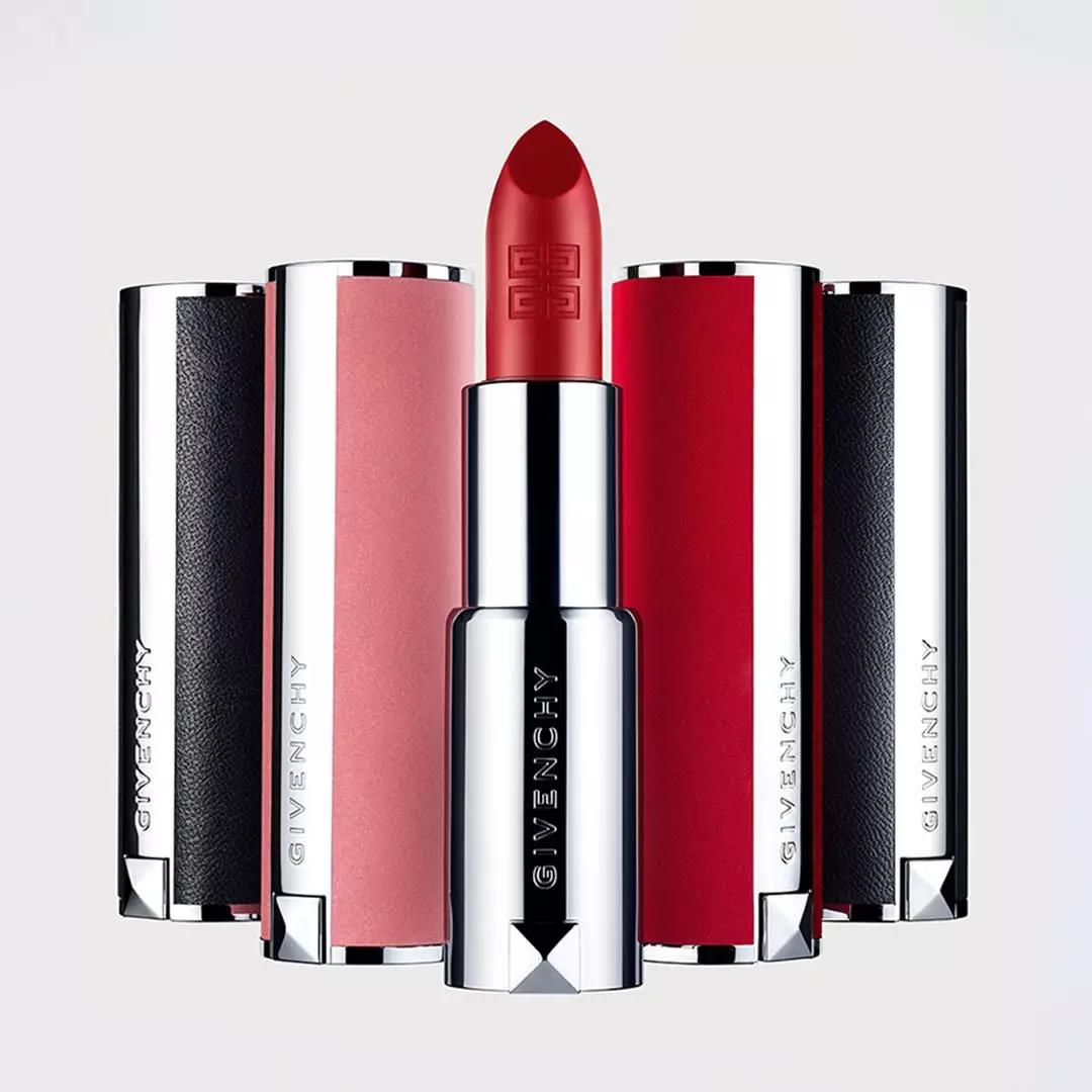 Le Rouge Sheer Velvet. Presyo 3599 euro.