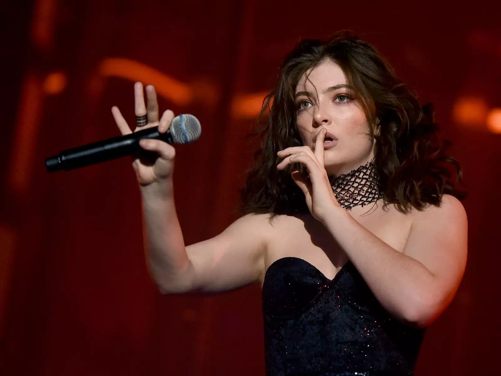 Lorde and his little sister show that his talent is in the genes