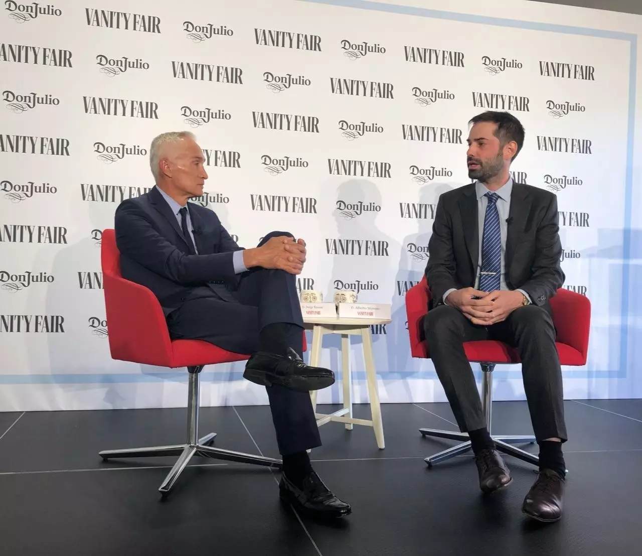 Jorge Ramos tydens die perskonferensie met die direkteur van VF Alberto Moreno.