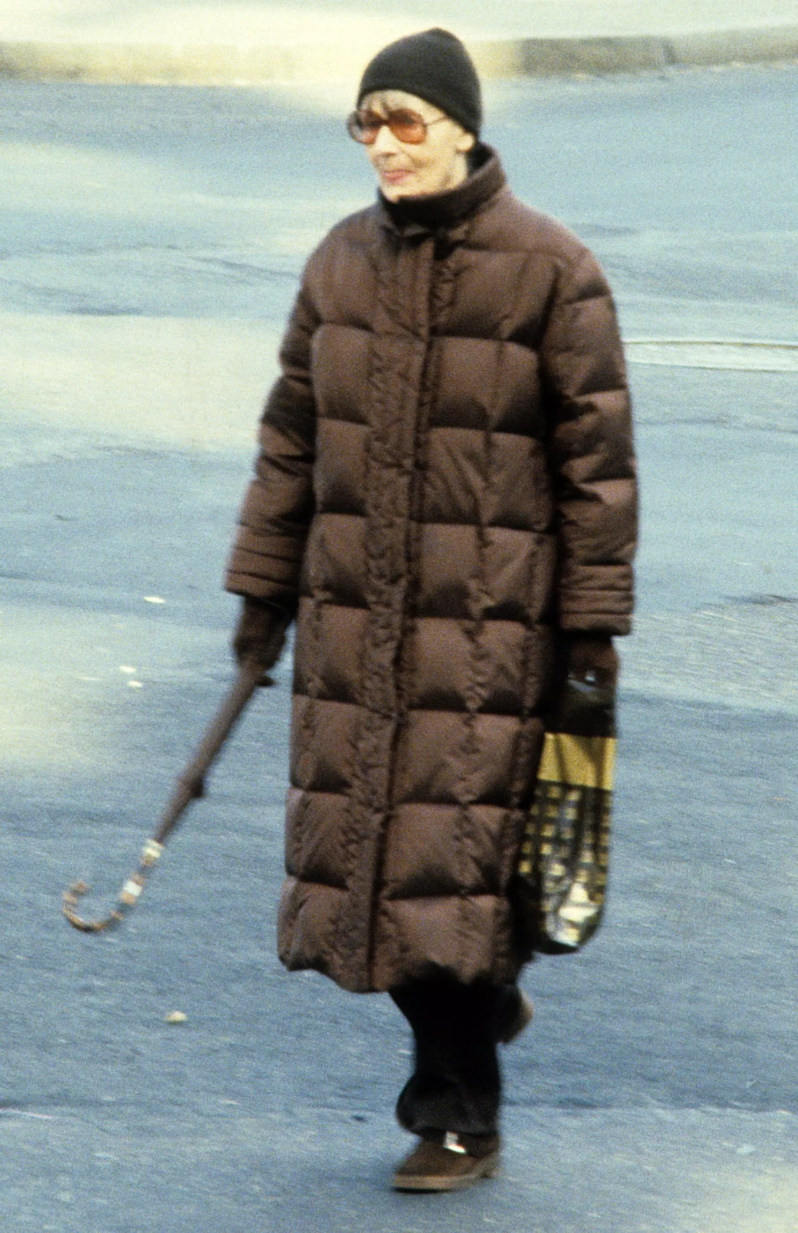 Greta Garbo walking through New York a usual image of her in her last years.