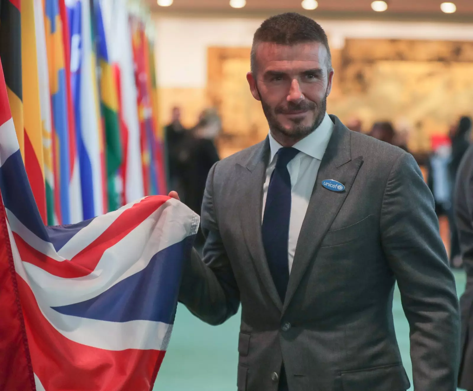 David Beckham muaj hnub nyoog 45 xyoos.