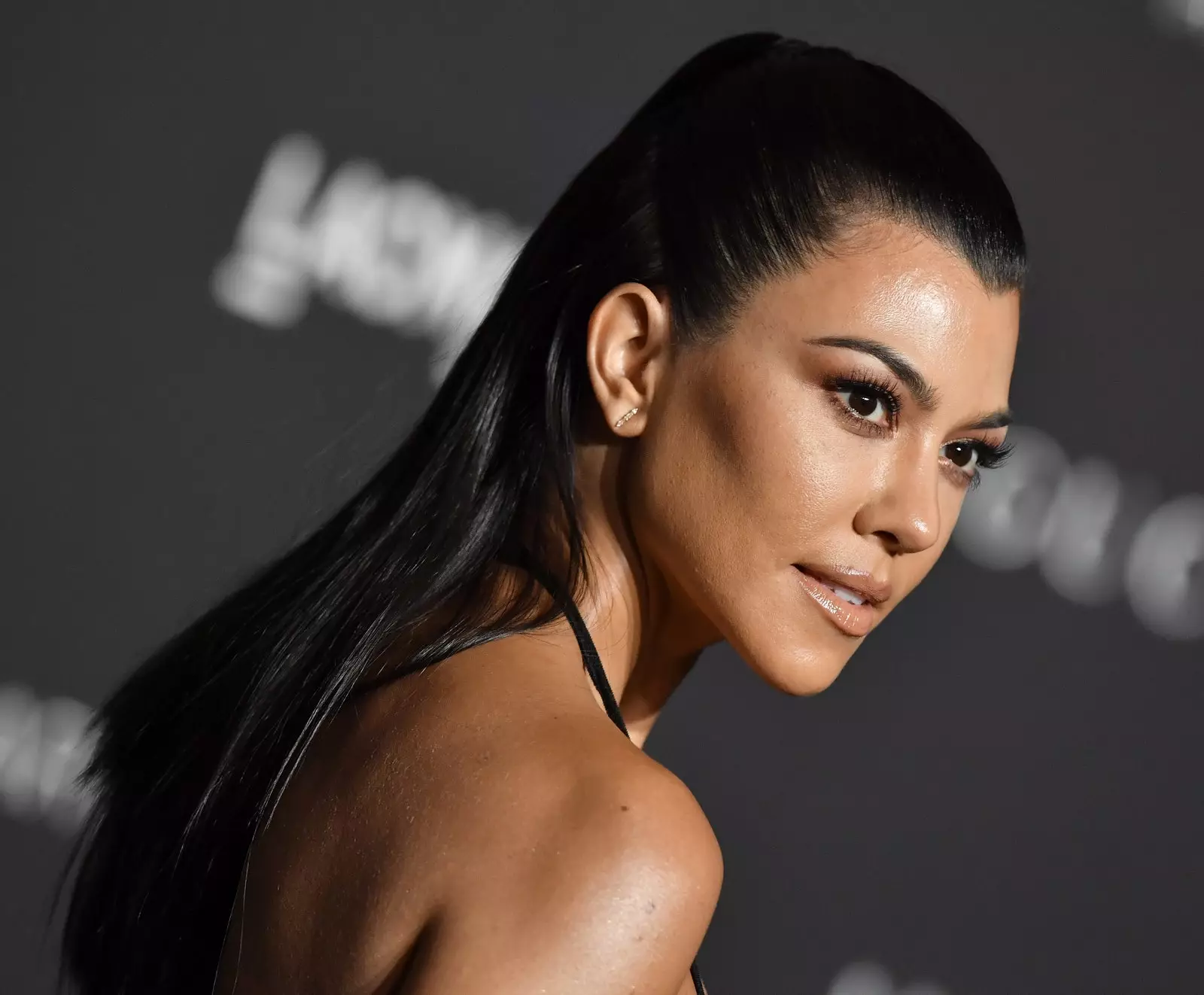 Kourtney Kardashian elmagyarázza, miért tűnik neki pozitívnak a meztelenül pózol