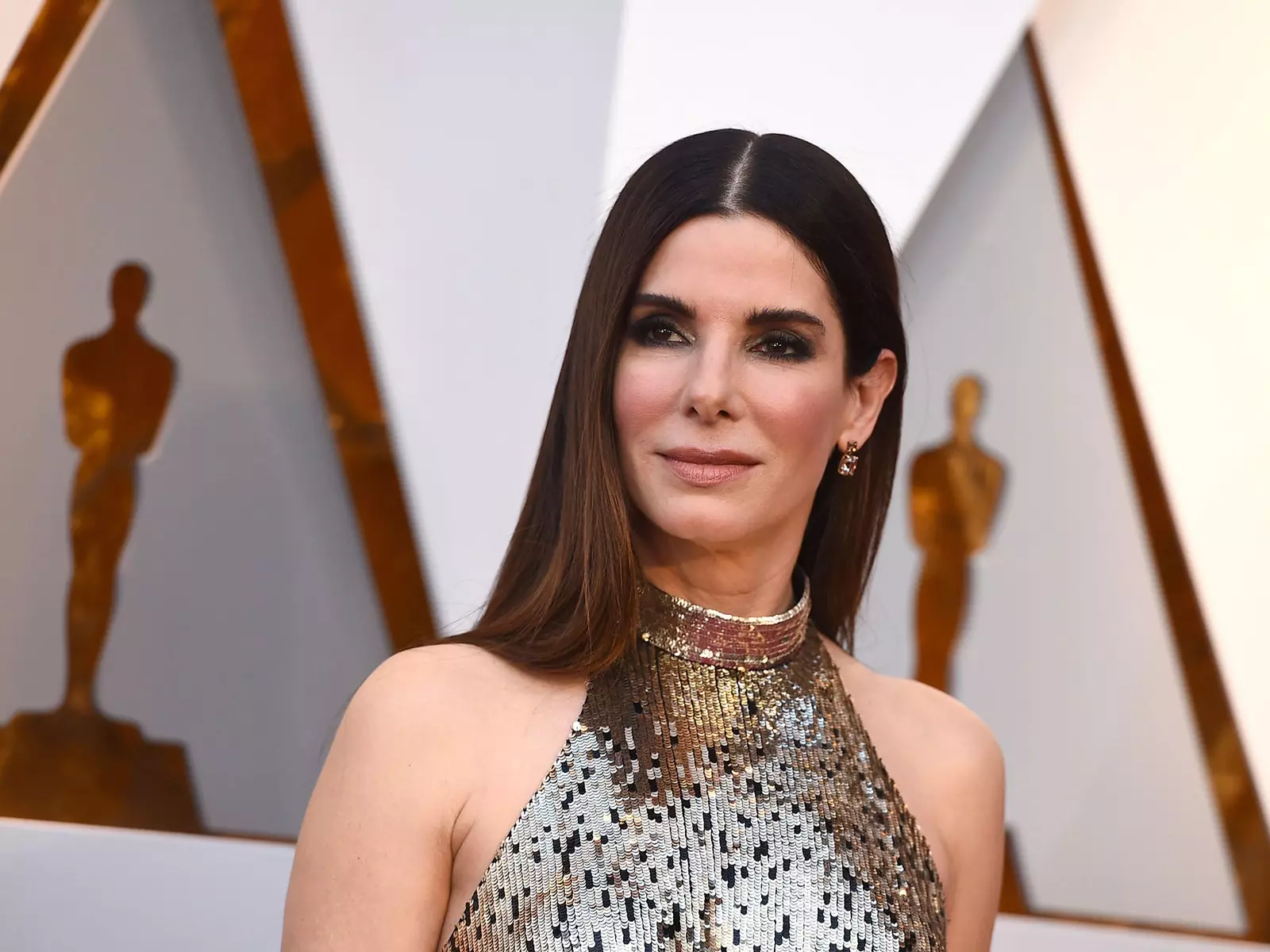 Sandra Bullock i luga o le kapeta mumu i le Oscars i lenei tausaga.