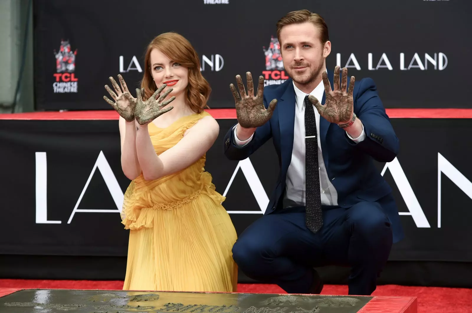 Emma Stone thiab Ryan Gosling tau txais lawv txhais tes qias neeg rau kev xaiv tsa.