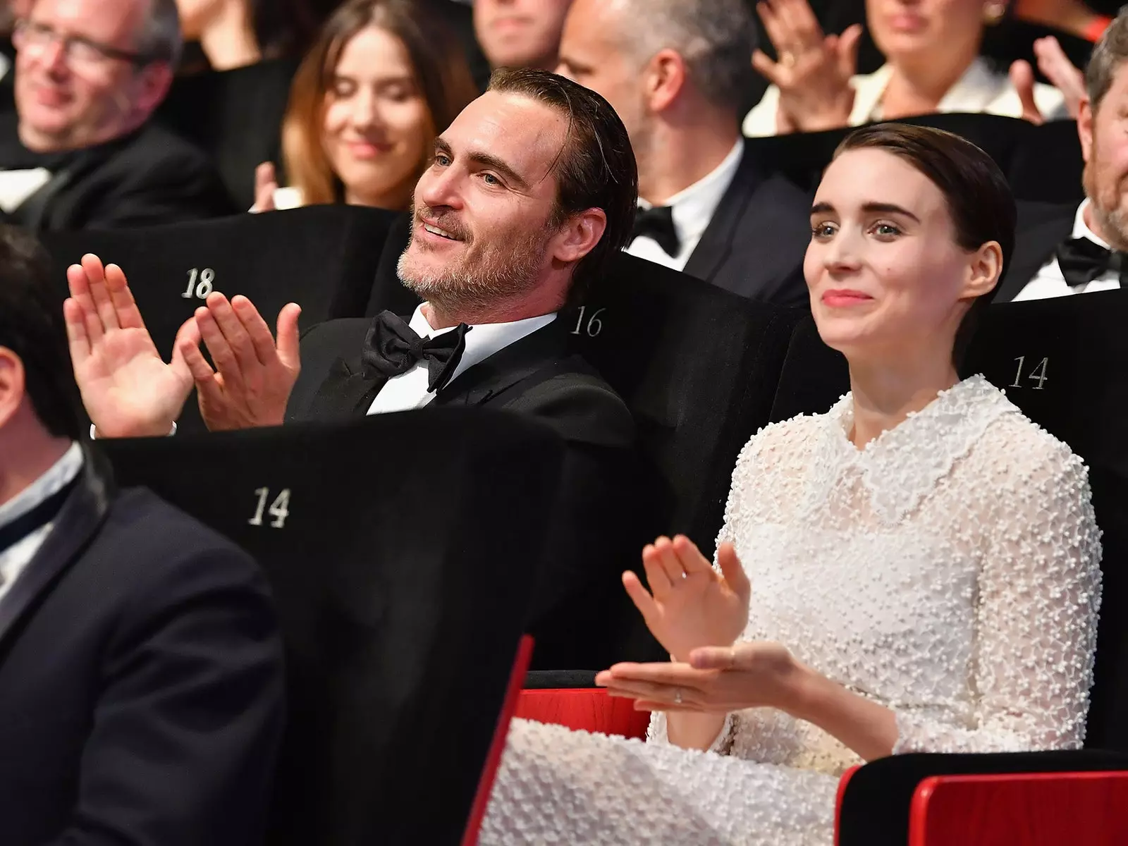 Joaquinas Phoenixas ir Rooney Mara Kanų kino festivalyje.