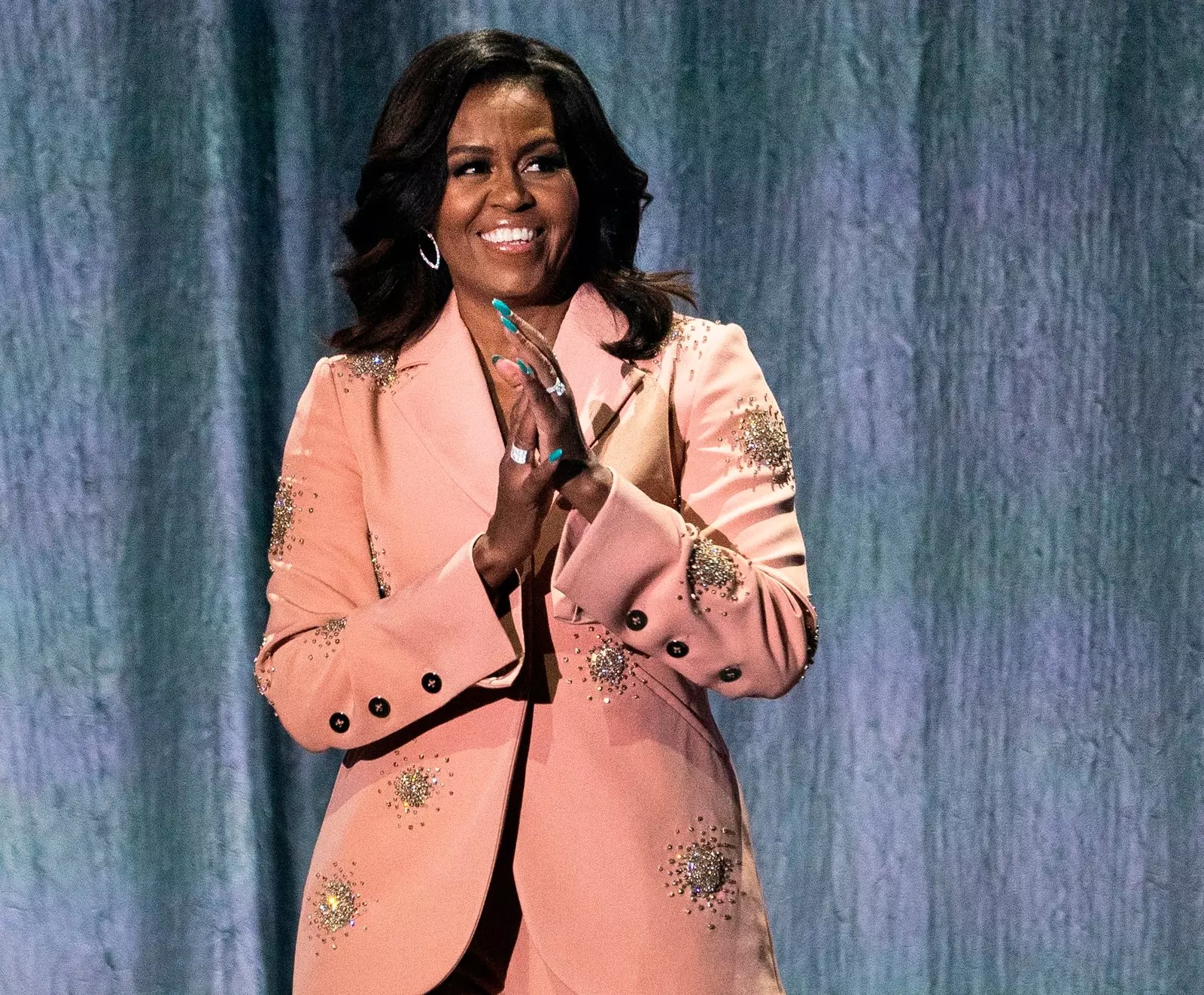 Michelle Obama biedt een boodschap van hoop aan pas afgestudeerden