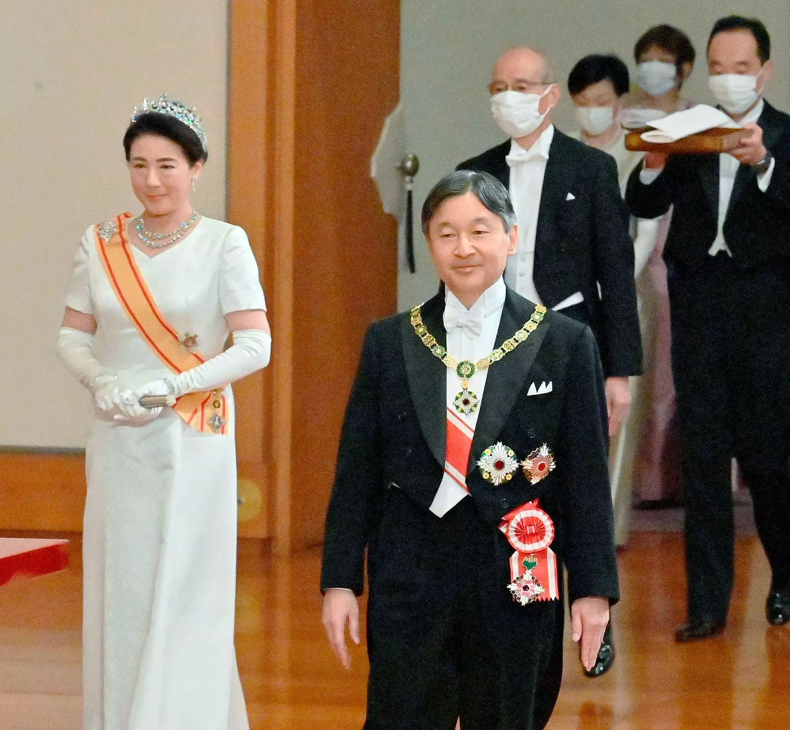 ဧကရာဇ် Naruhito နှင့် Empress Masako။