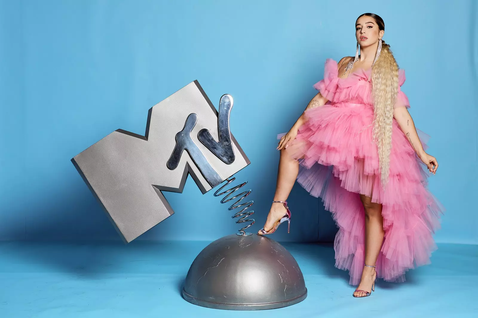 2019-يىلى سېۋىلدا ئۆتكۈزۈلگەن MTV مۇزىكا مۇكاپاتىدا لولا ئاندىگو.