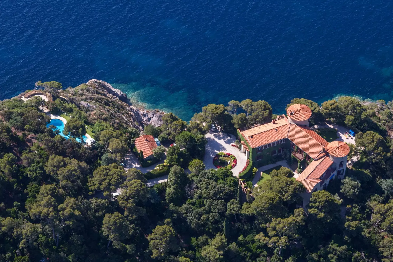 O castelo de Faraghi situado en Cap Nègre.