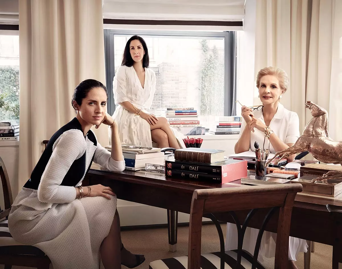 Carolina Herrera con le figlie Carolina e Patricia nel suo ufficio a New York.