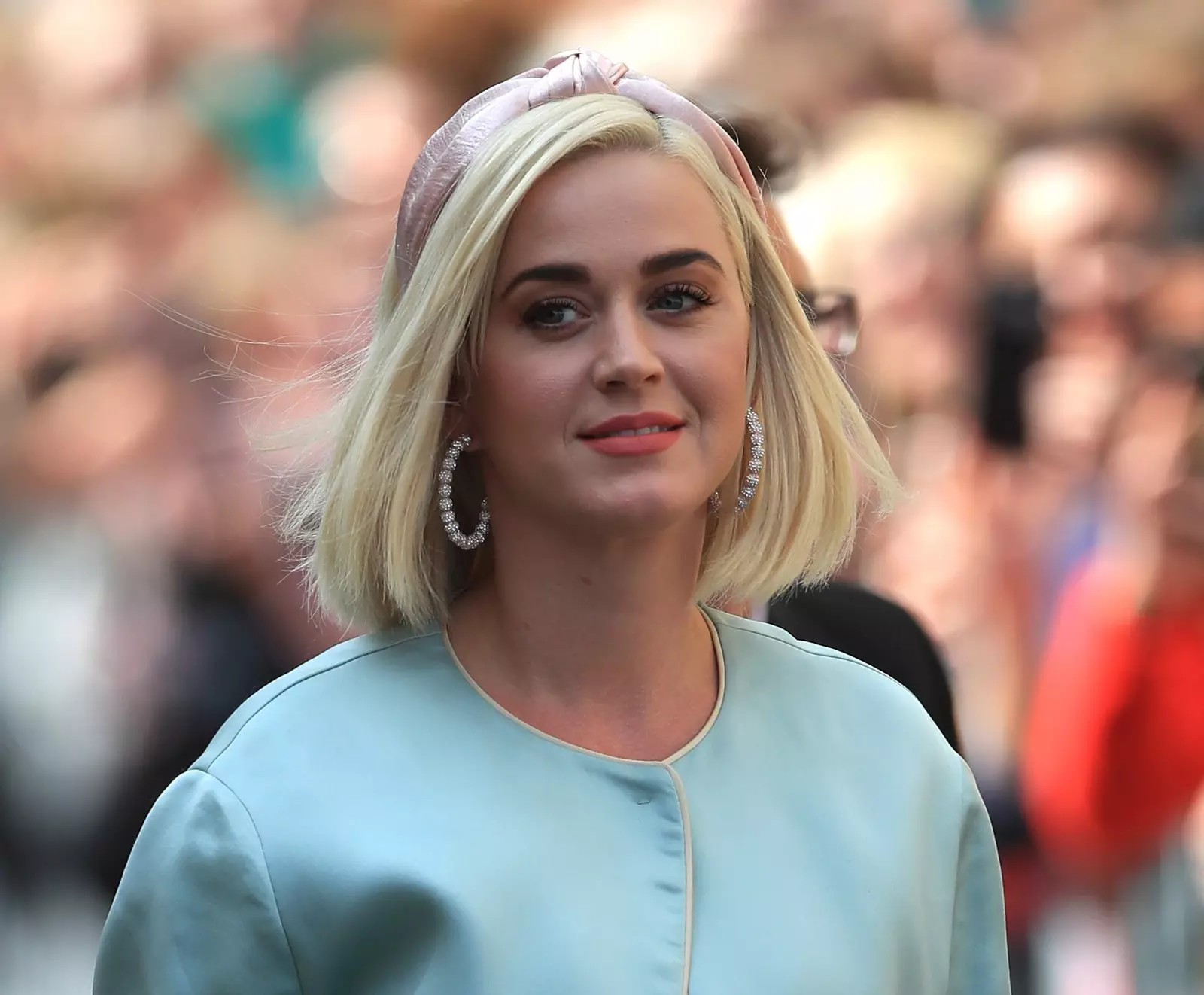 Katy Perry ĉe la geedziĝo de Ellie Goulding.