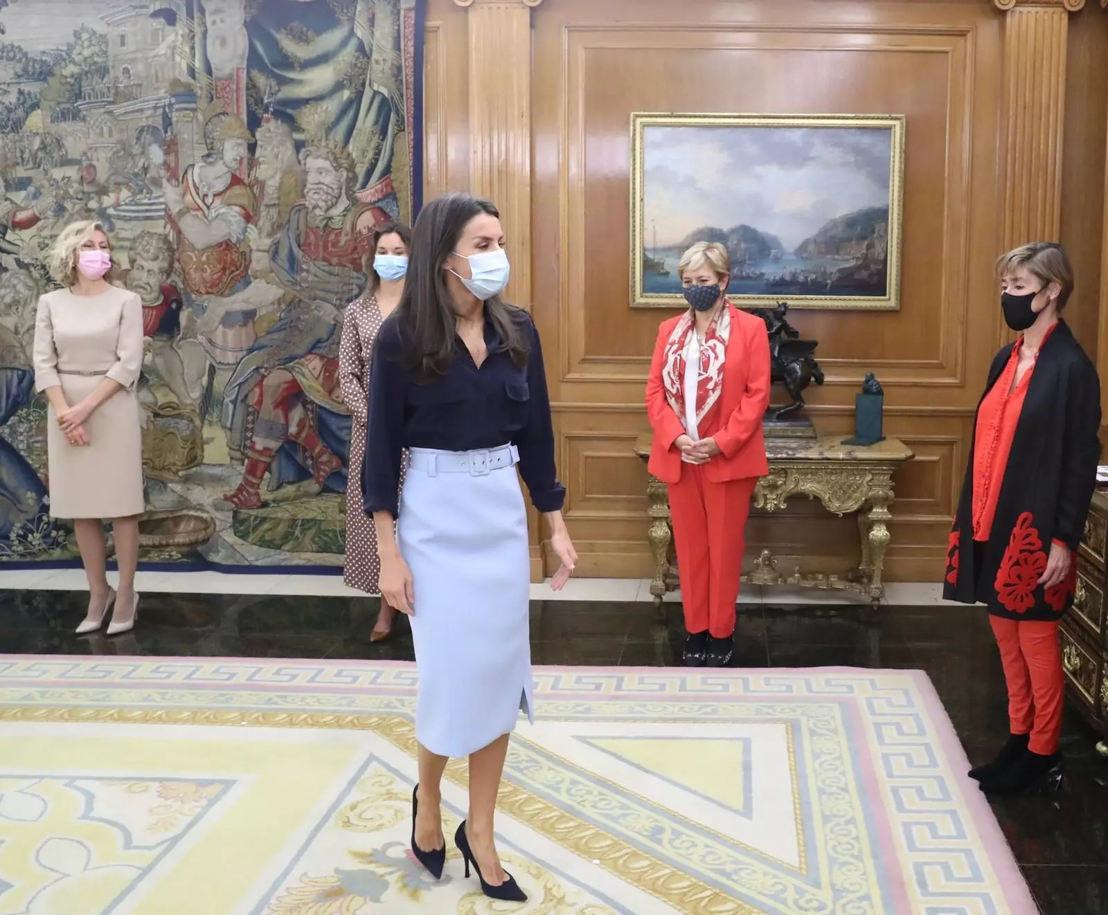 Letizia tekur á móti konum WLW áheyrenda.