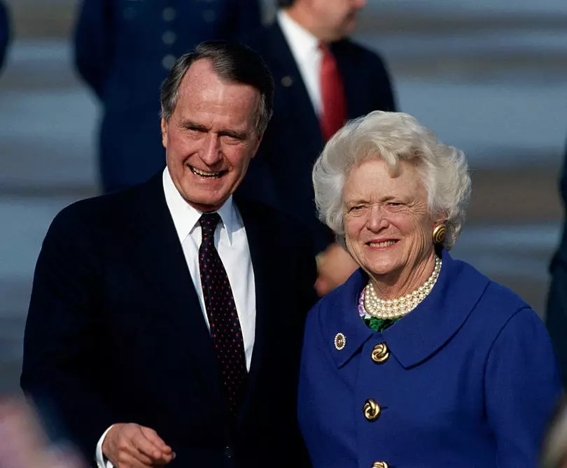 George sy Barbara Bush.