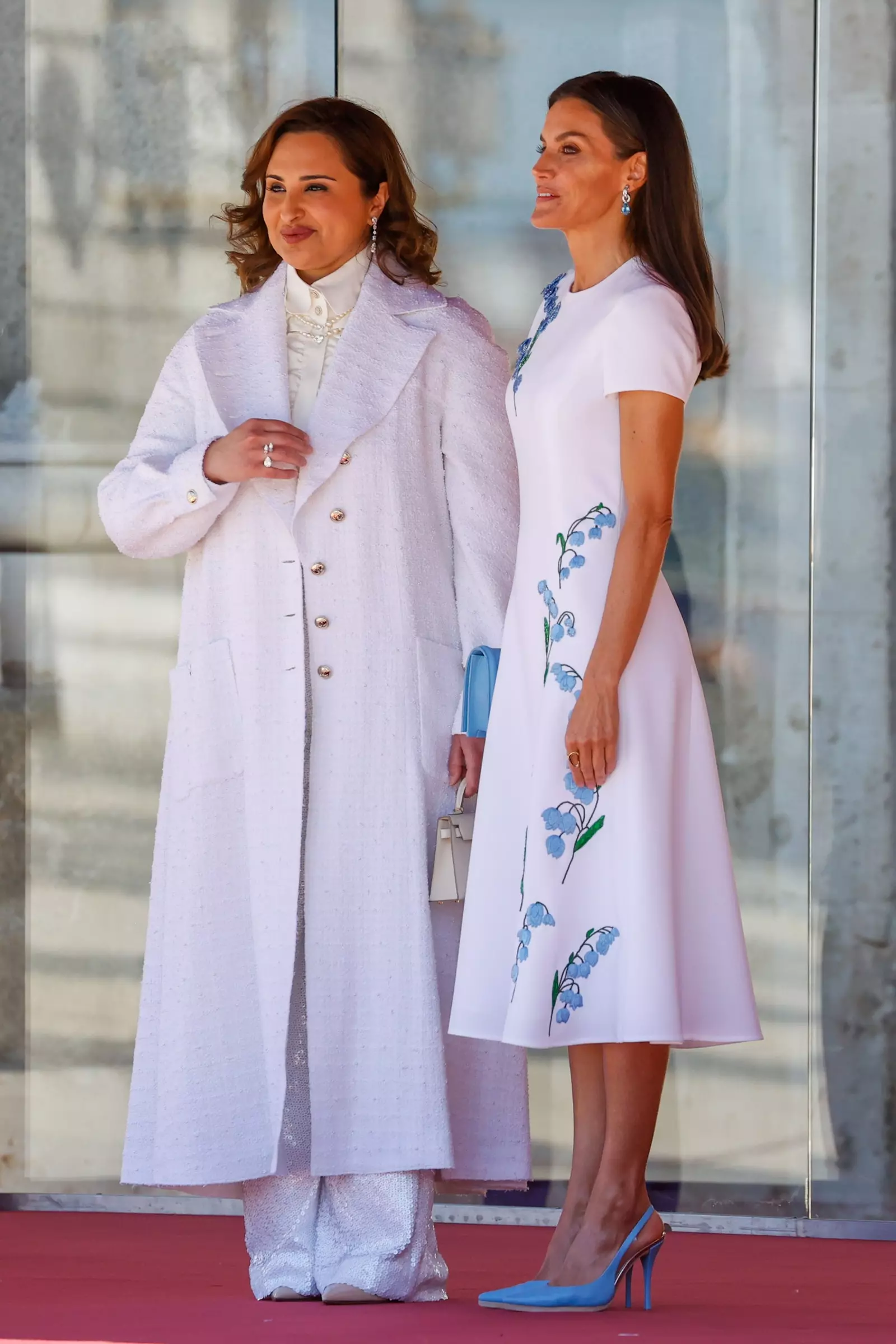 Letizia terinspirasi oleh Melania Trump untuk menerima syekh Qatar dan menampilkan gaun Carolina Herrera
