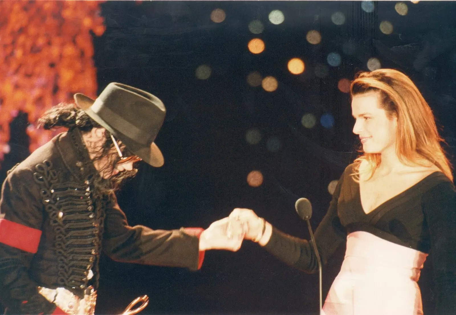 Stephanie de Monako kaj Michael Jackson en koncerto.