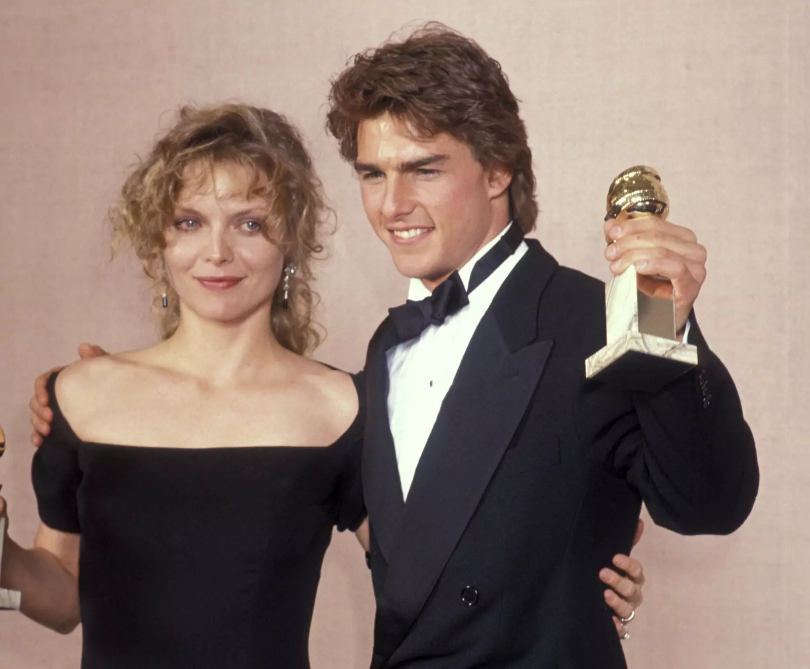 Michelle Pfeiffer ndi Tom Cruise pa 47th Golden Globes