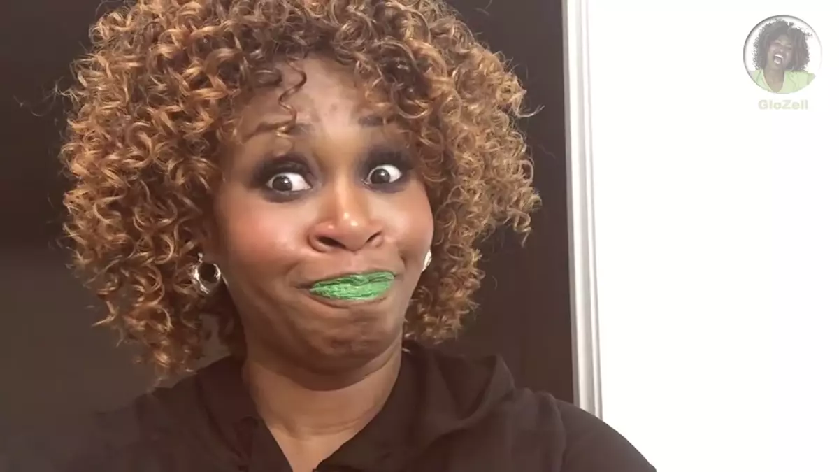 Dit is Glozell Green.