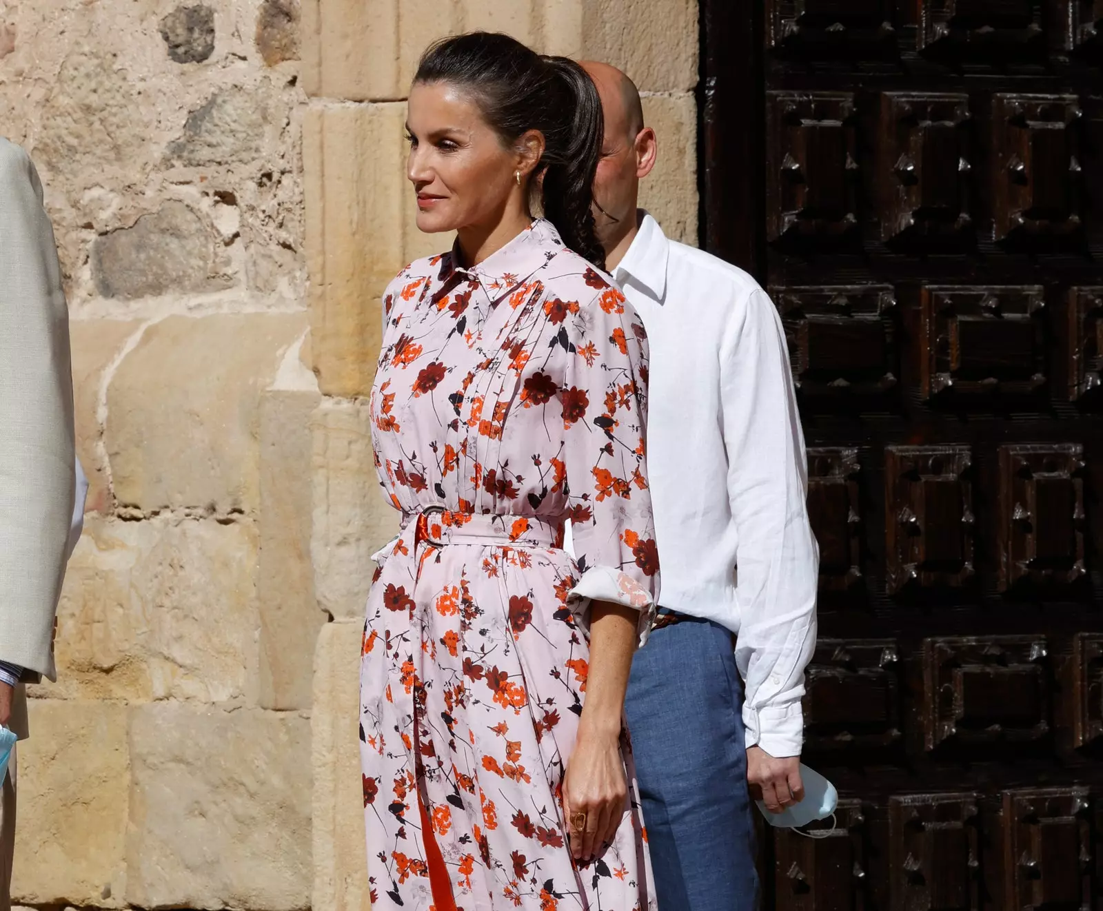 Letizia in een Hugo Boss bloemenjurk.