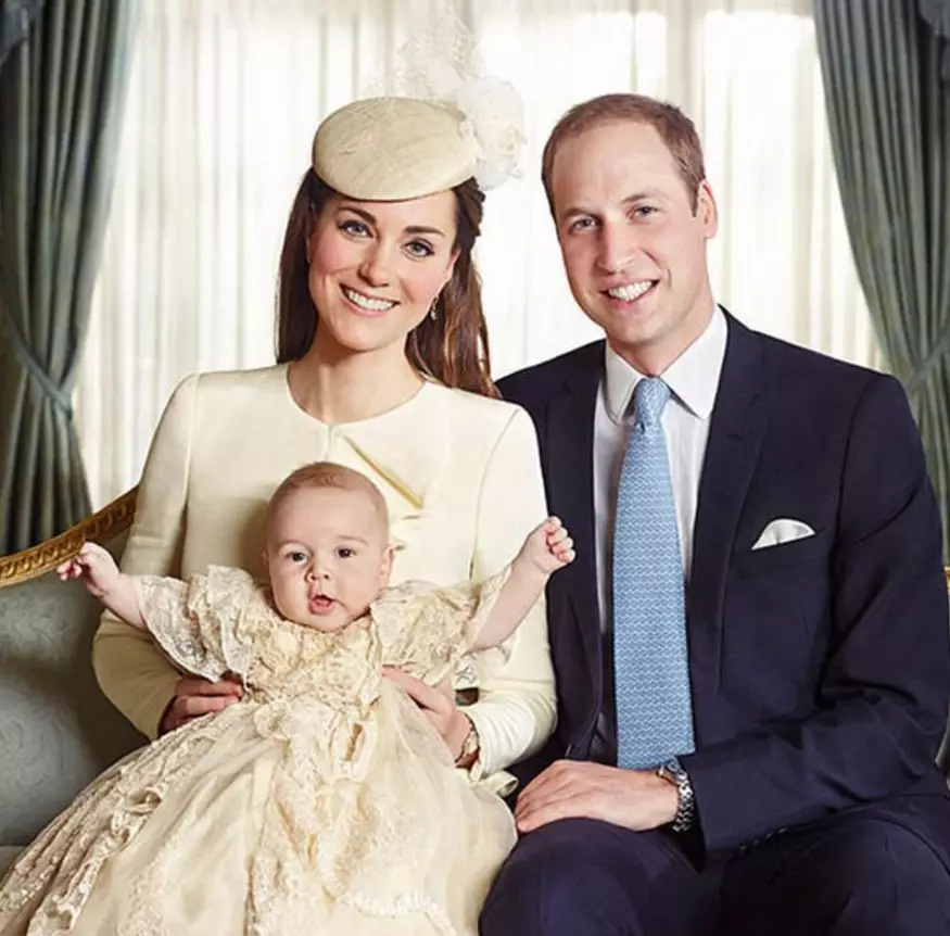 Kate Middleton William printzea eta George semea 2013an.