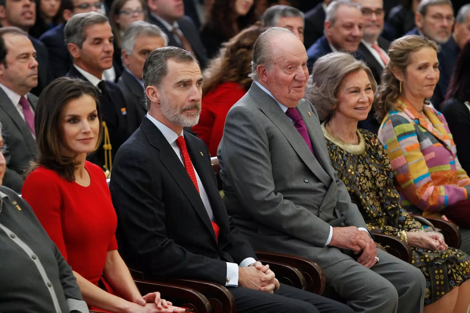 Tofauti za mtindo wa Doña Letizia na mtoto mchanga Elena katika miadi yao na mchezo