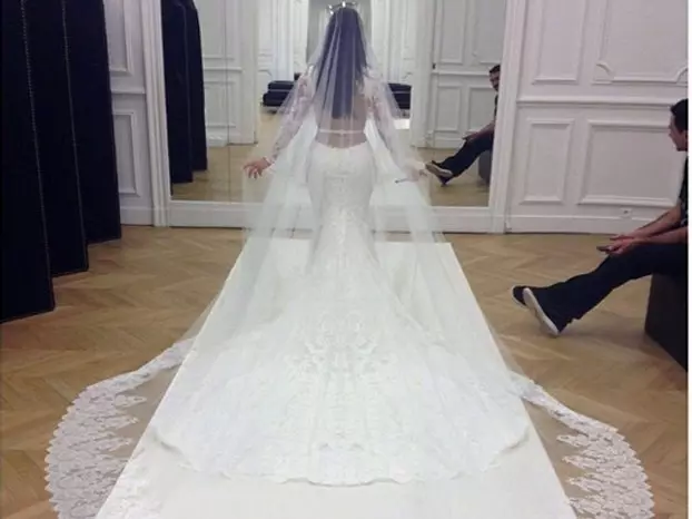 Gaun pengantin Kim Kardashian