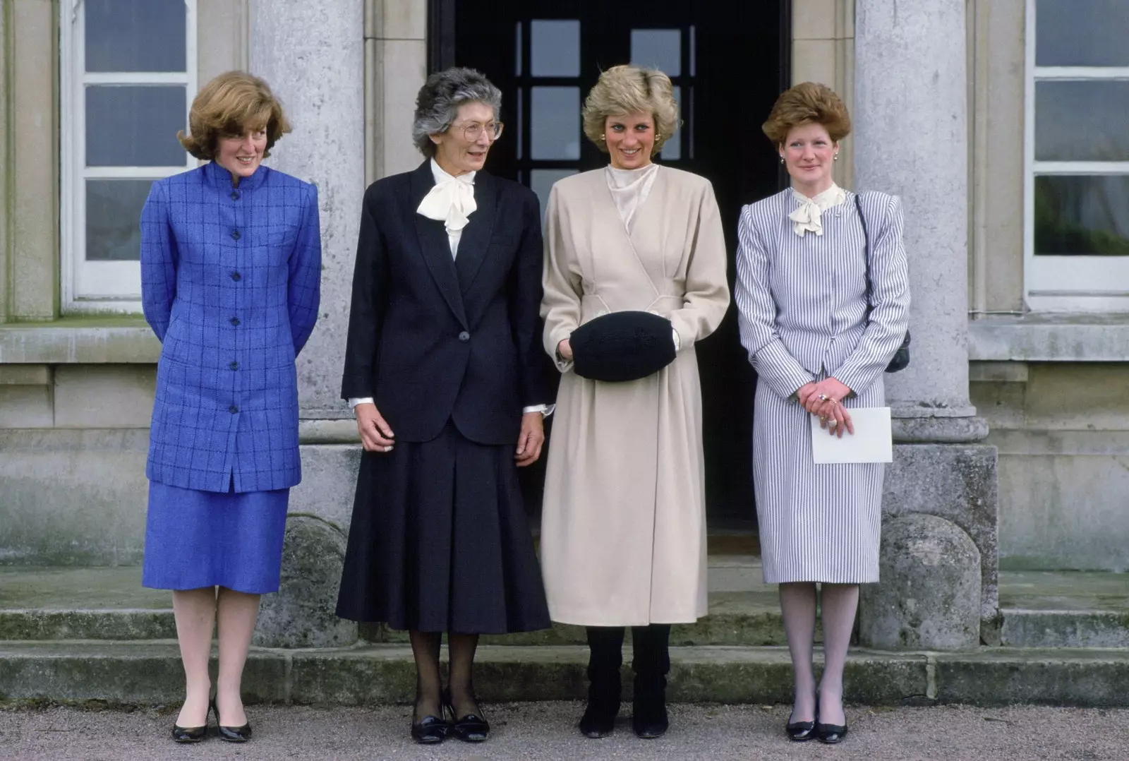 戴安娜王妃与她的姐妹简·费罗斯夫人和莎拉·麦考克代尔夫人访问了...