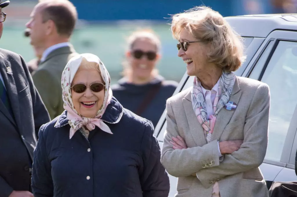 Elizabeth II và Lady 'Penny' năm 2018