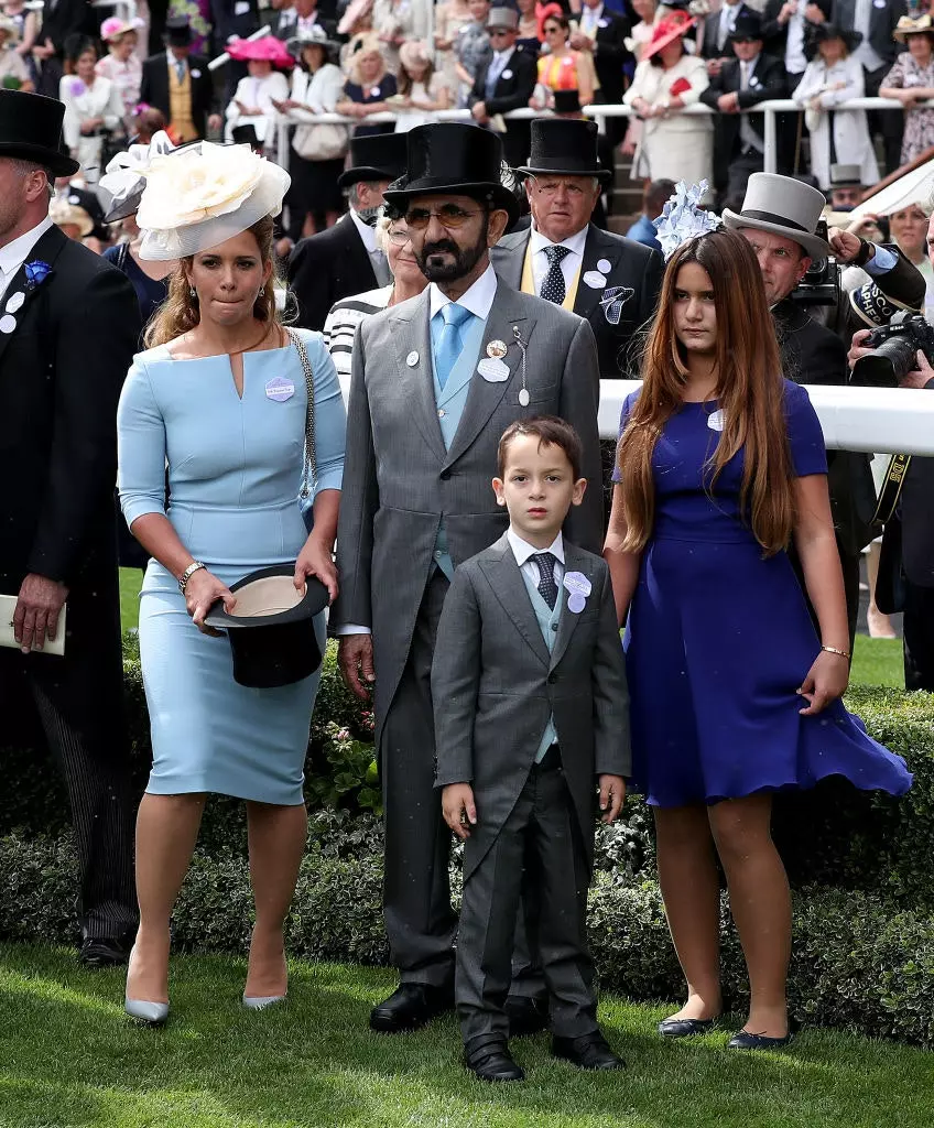 Haya uit Jordanië met haar man en twee kinderen bij Royal Ascot