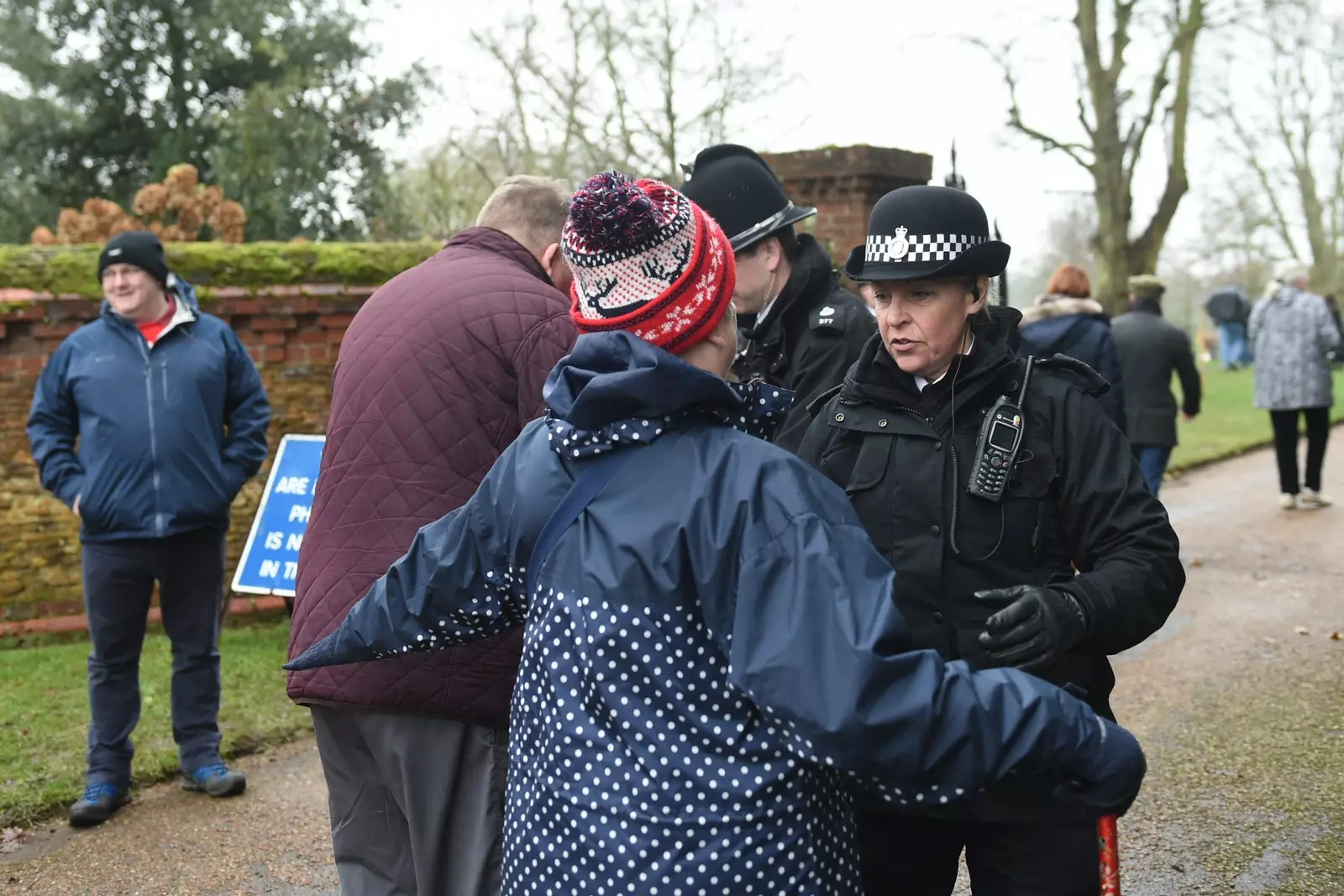 Keselamatan untuk melindungi Elizabeth II daripada serangan pengganas telah meningkat semasa cuti ini