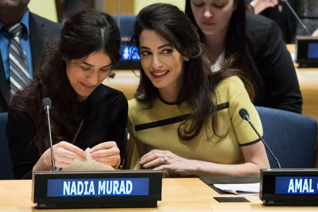 Nadia Murad a Amal Clooney