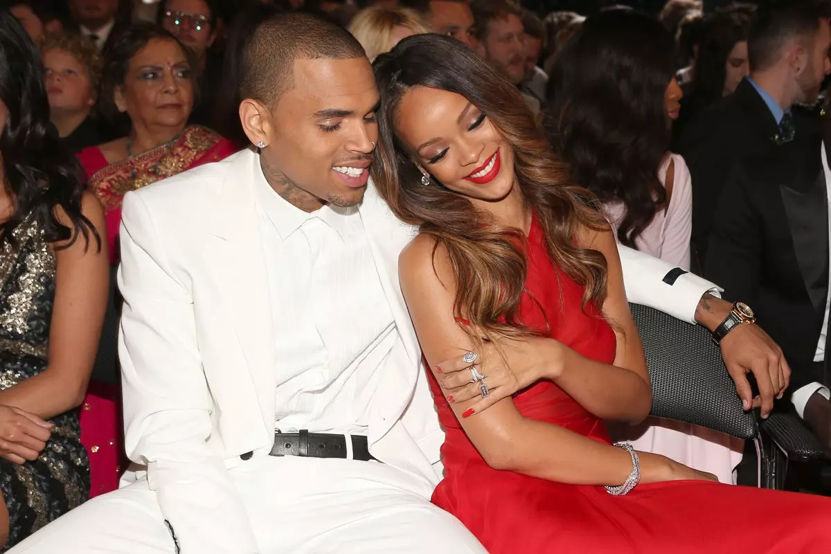 Rihanna a Chris Brown yn y 55fed Gwobrau Grammy. Chwefror 2013.