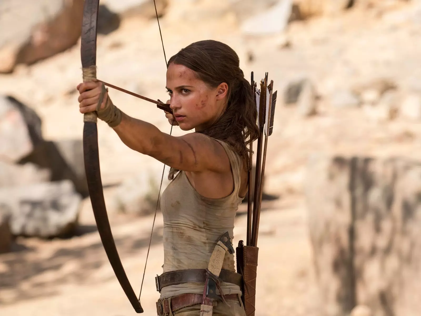 Mam neien 'Tomb Raider' Trailer fuerdert d'Alicia Vikander d'Angelina