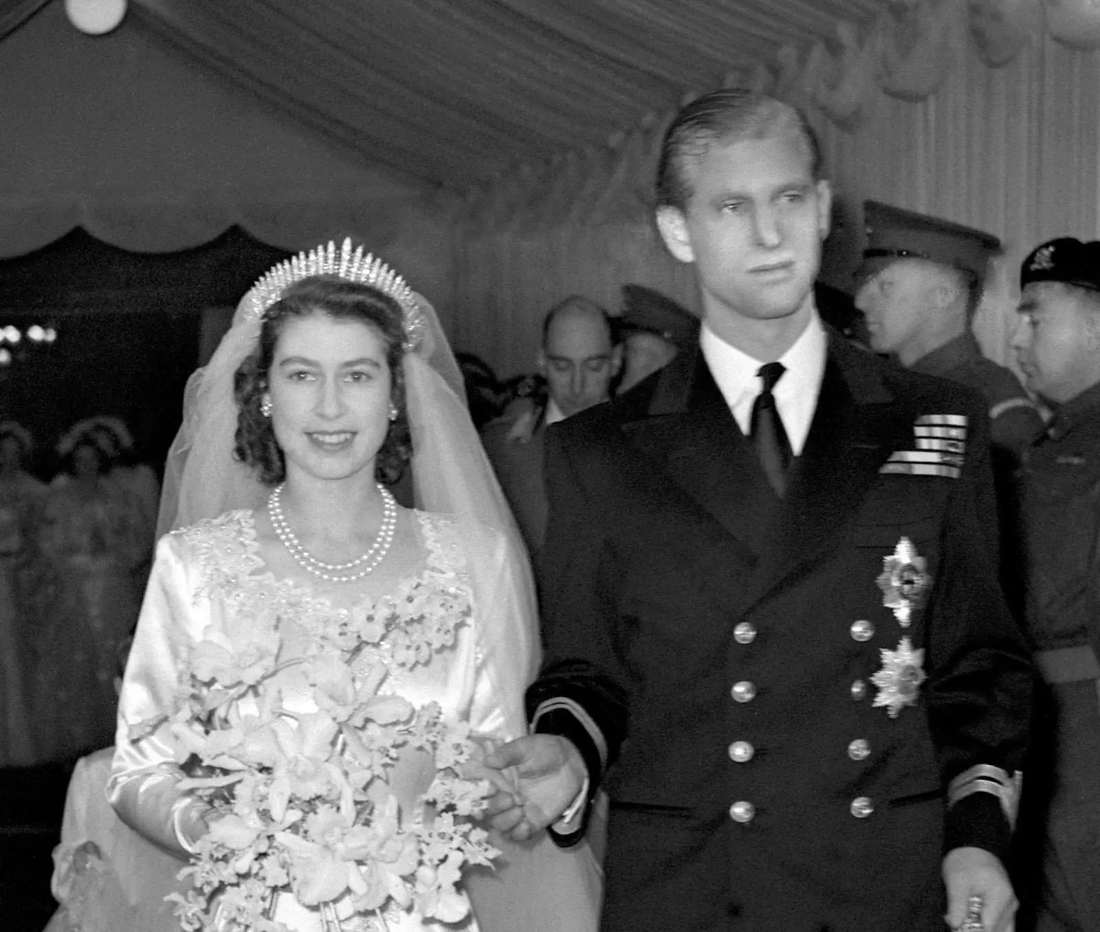 Ratu Elizabeth II dan Philip dari Edinburgh pada hari perkahwinan mereka November 1947.