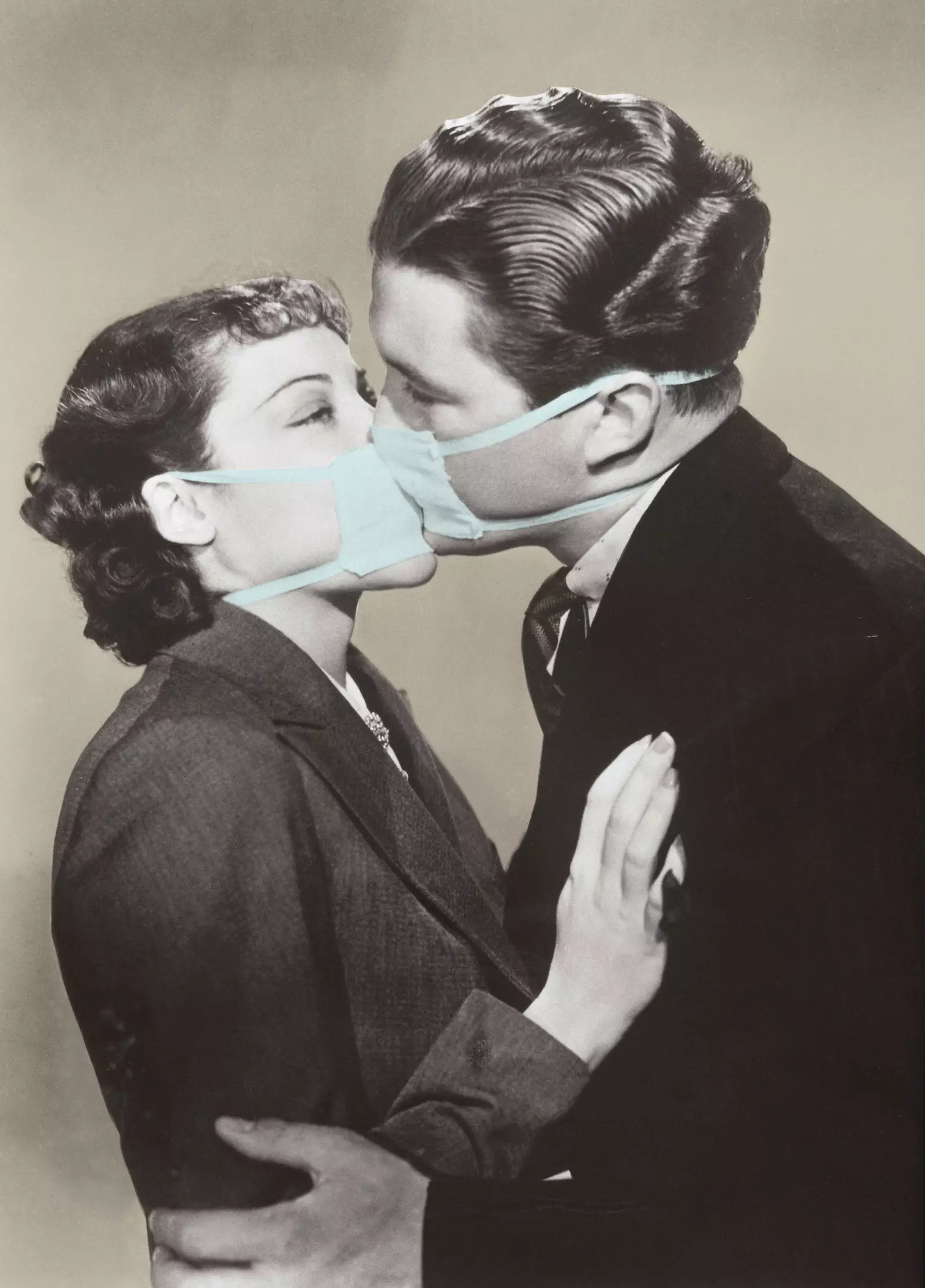 Pocałunek z maską.