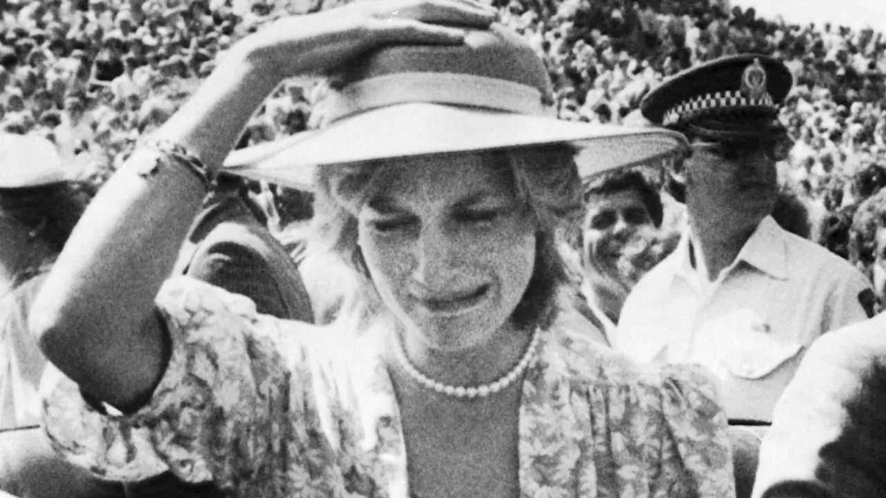 Miért tört ki Diana hercegnő nyilvános könnyeibe az 1983-as ausztrál turné során?
