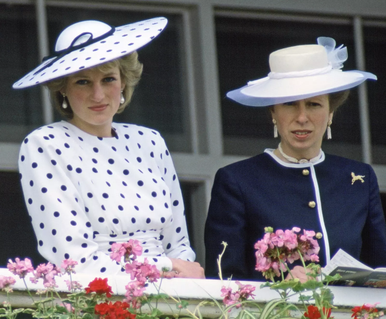 D'Lady Di an d'Prinzessin Anne am Epsom Derby am Juni 1986.