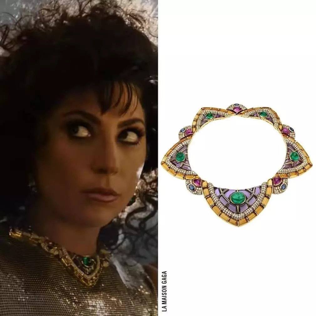 Lady Gaga dalam filem 'House of Gucci' memakai rantai Bvlgari Heritage.