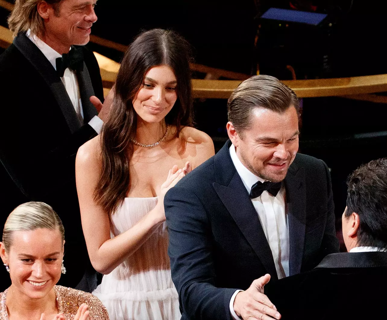 Leonardo DiCaprio a Camila Morrone yn yr Oscars 2020.