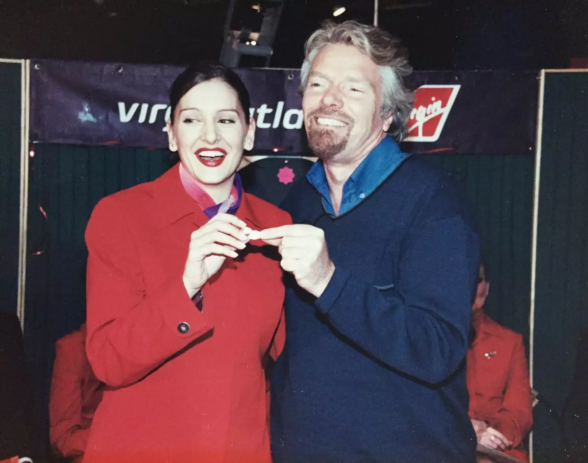 Mandy Smith ກັບ Richard Branson, ເຈົ້າຂອງສາຍການບິນ.