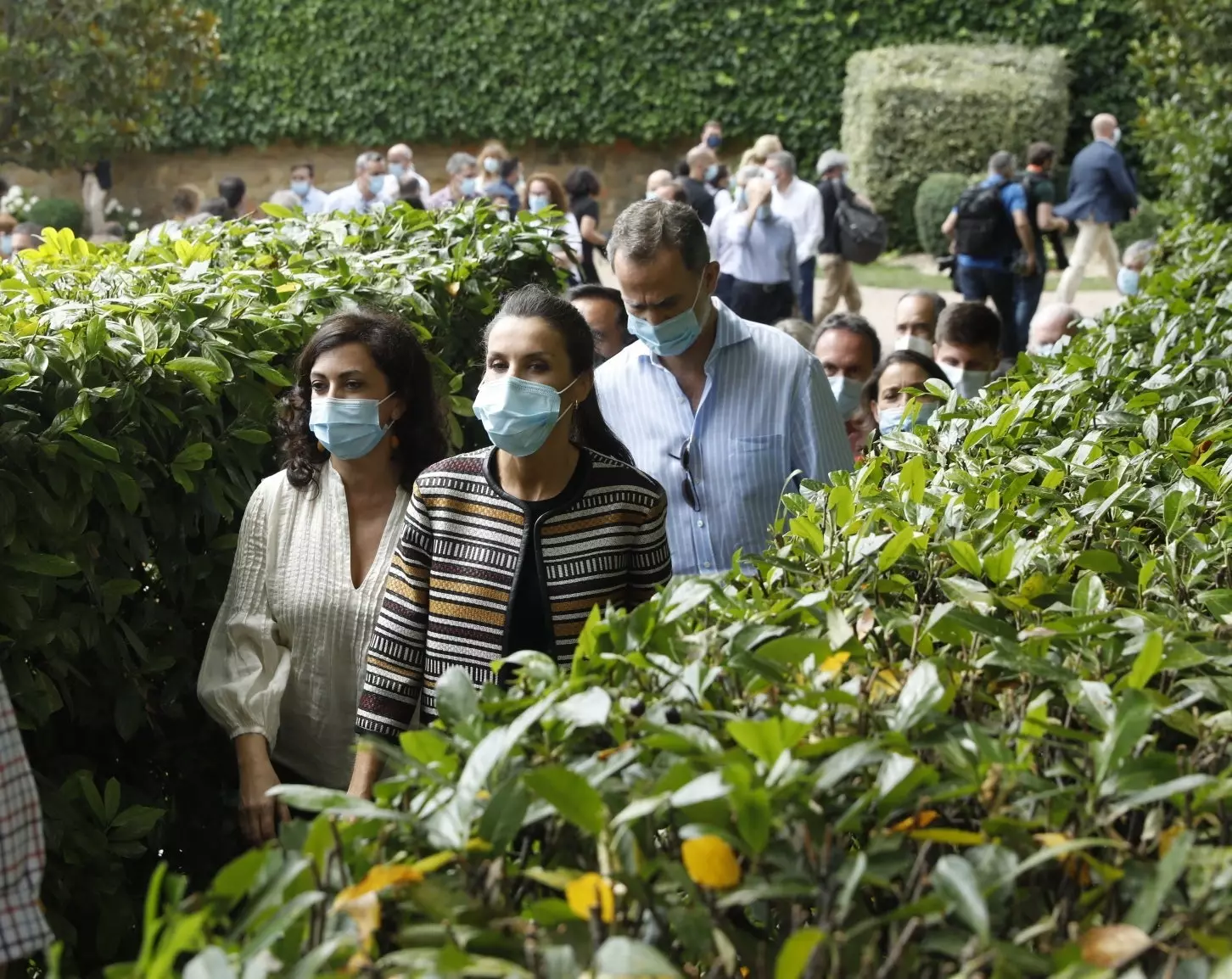 Koning Felipe VI en Doña Letizia samen met andere autoriteiten in La Rioja op 10 juli.