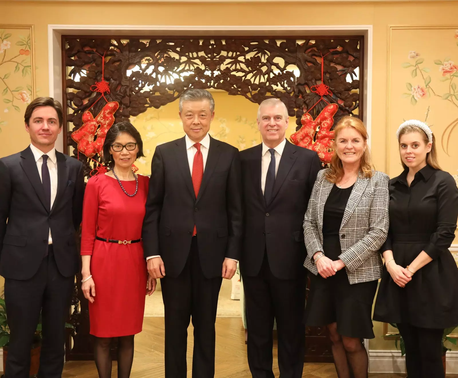 Ang Duke at Duchess ng York kasama si Ambassador Liu Xiaoming