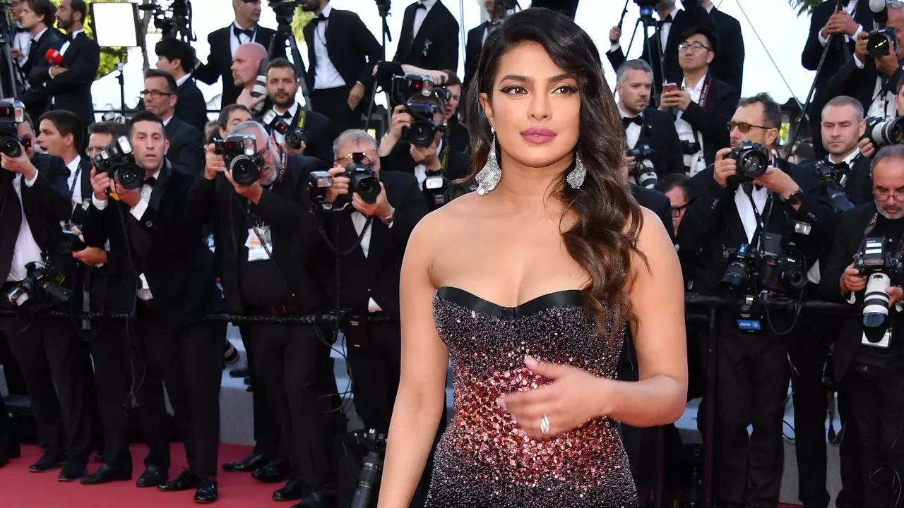 Priyanka Chopra forklarer, hvor hendes forhold til Meghan Markle er