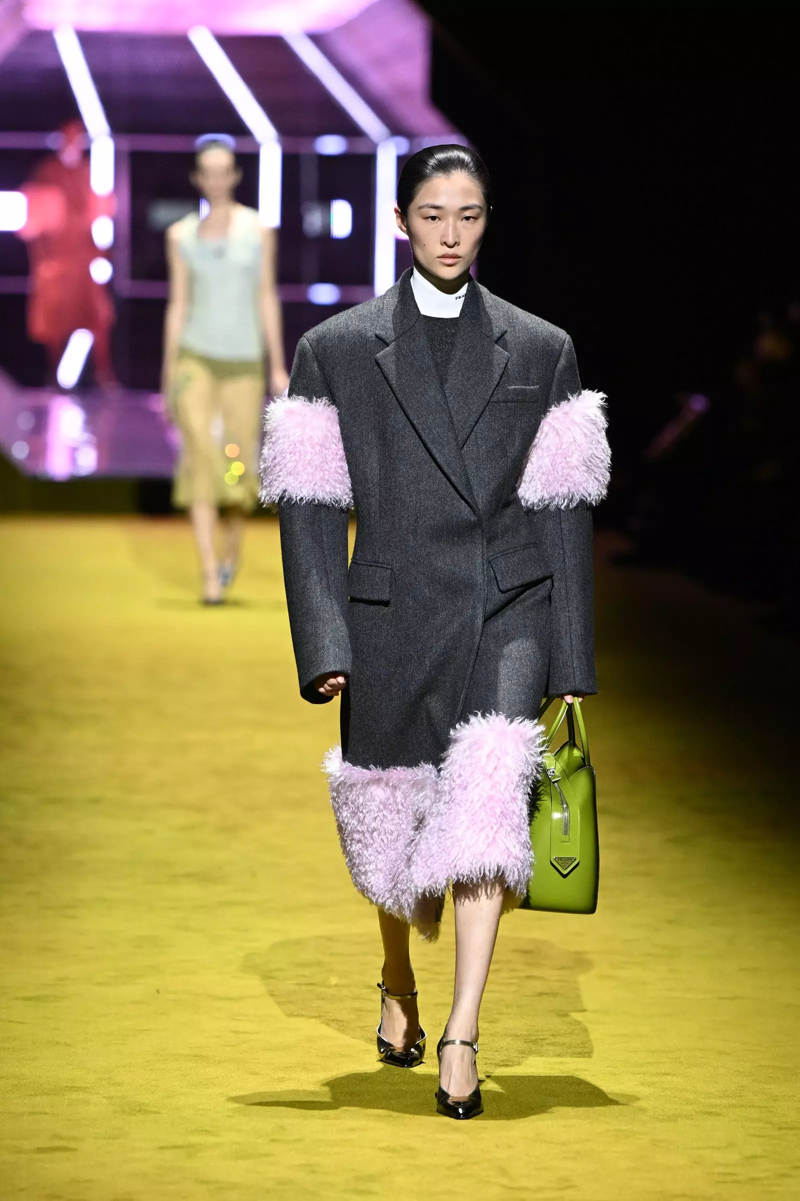 Prada moda desfilea udazken-negu 20222023