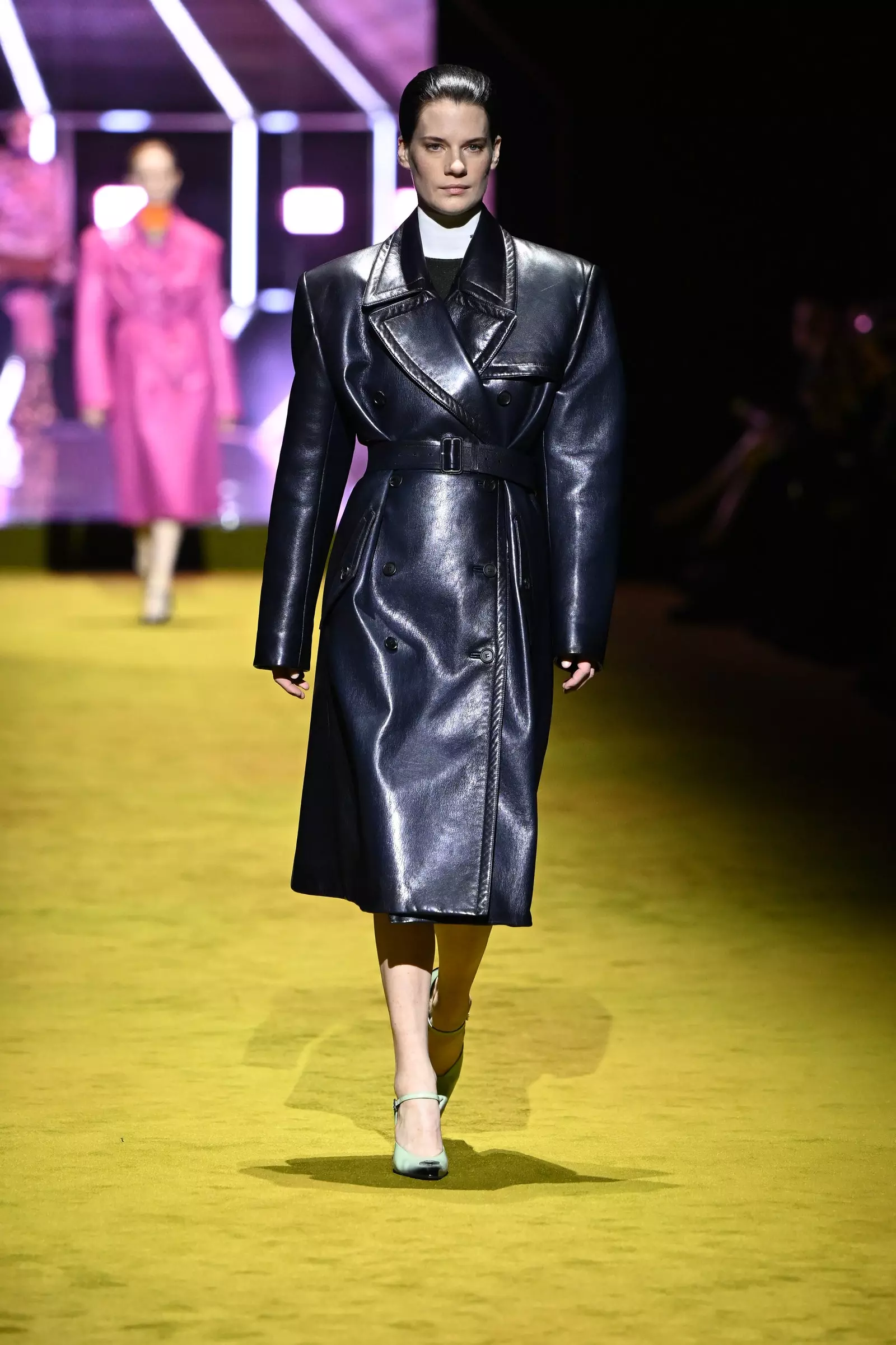 Prada moda desfilea udazken-negu 20222023