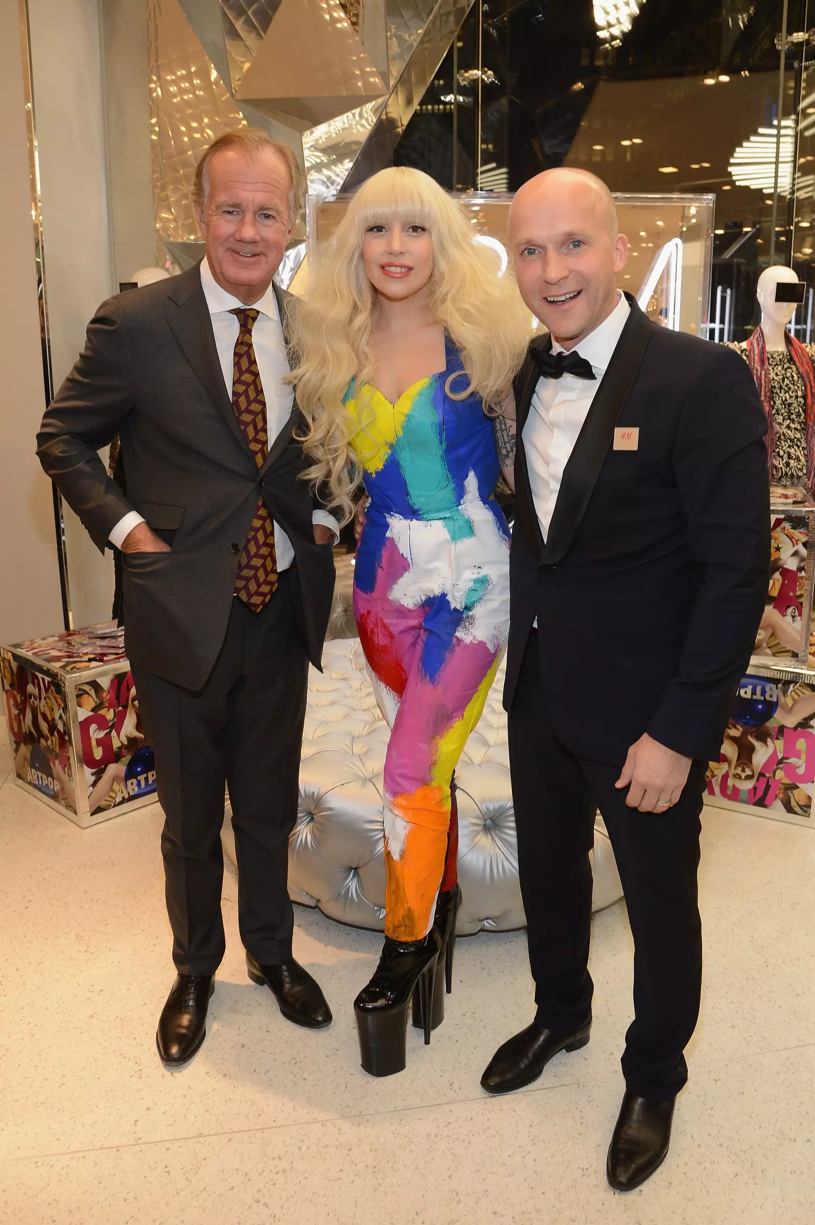 Stefan Persson koos Lady Gagaga 2013. aasta New Yorgi lipulaeva poe avamisel.